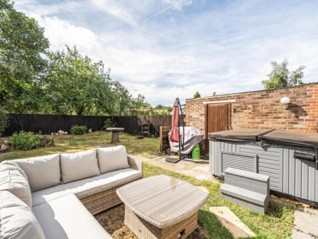 3 bedroom semi detached house for sale in Ridgeway Road, Queensfield, Swindon, SN2