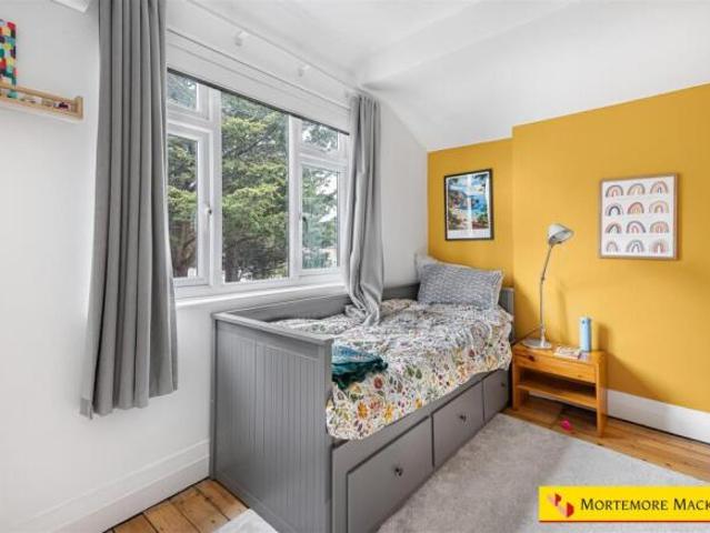 3 bedroom semi detached house for sale in River Avenue, London, N13