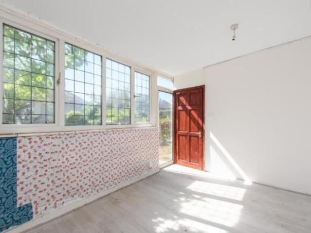 3 bedroom semi detached house for sale in Riverside, London, NW4