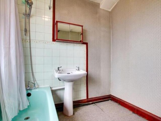 3 bedroom semi detached house for sale in Romway Road, Leicester, LE5