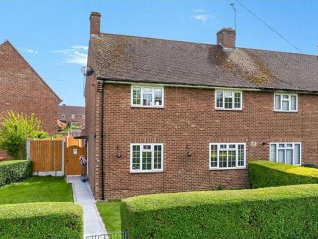 3 Bedroom Semi detached House For Sale In Romford, Essex