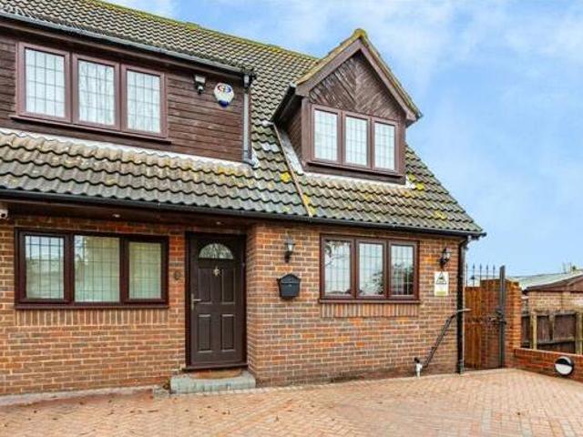 3 Bedroom Semi detached House For Sale In Romford