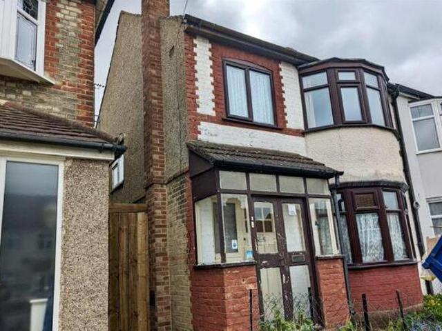 3 Bedroom Semi detached House For Sale In Romford