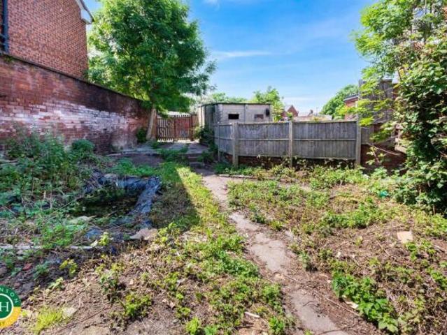 3 bedroom semi detached house for sale in Roberts Road, Doncaster, DN4
