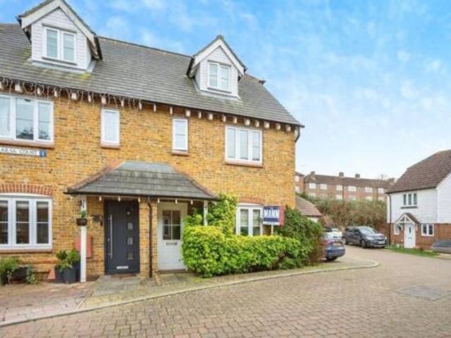 3 Bedroom Semi detached House For Sale In Rochester, Kent