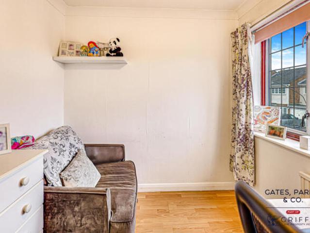 3 bedroom semi detached house for sale in Roding Way, Rainham, RM13