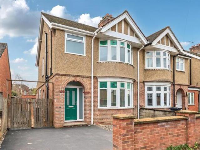 3 bedroom semi detached house for sale in Rosamond Road, Bedford, MK40