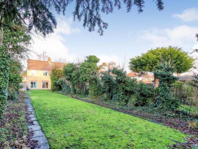3 bedroom semi detached house for sale in Roseford Road, Cambridge, CB4
