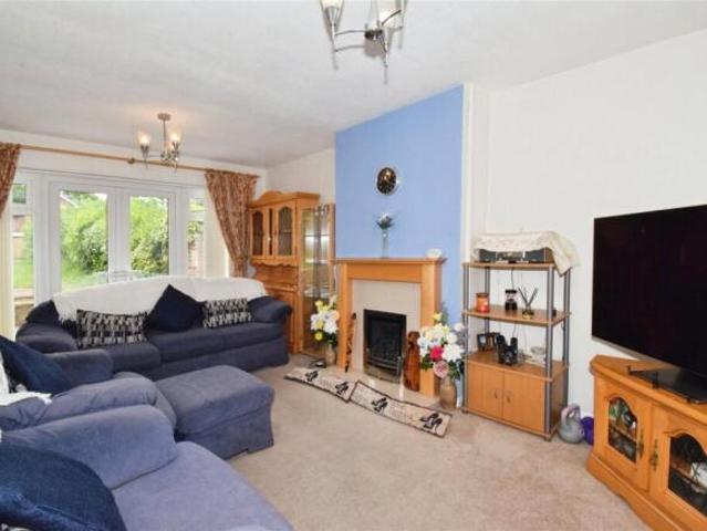 3 bedroom semi detached house for sale in Rosemead Drive, Oadby, Leicester, Leicestershire, LE2