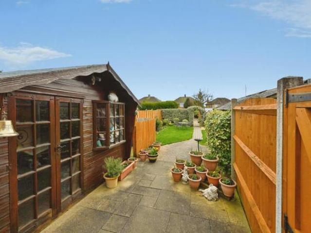 3 bedroom semi detached house for sale in Rossfold Road, LUTON, Bedfordshire, LU3