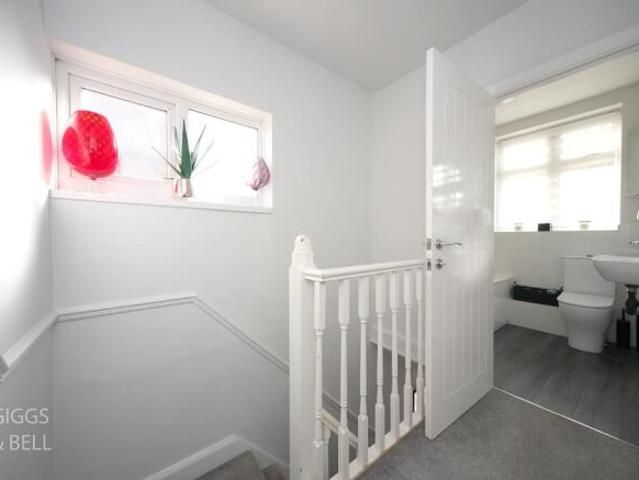 3 bedroom semi detached house for sale in Rosslyn Crescent, Luton, Bedfordshire, LU3 2AT, LU3