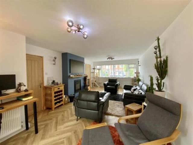 3 bedroom semi detached house for sale in Rowan Drive, Haversham, Milton Keynes, MK19