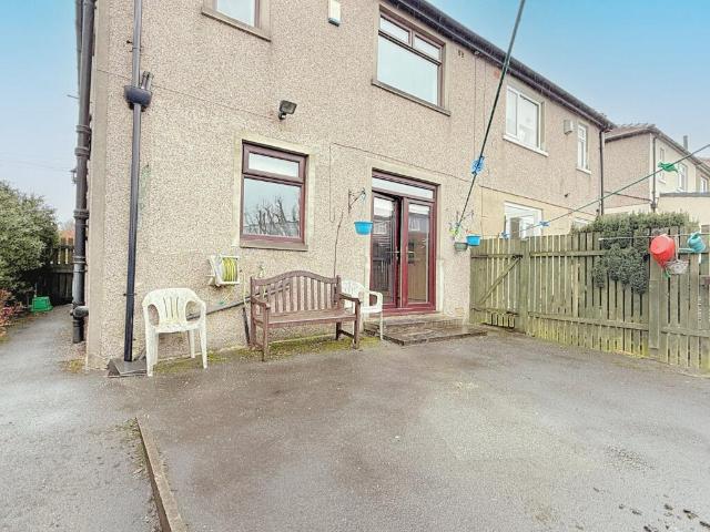 3 bedroom semi detached house for sale in Royds Hall Lane, Off Halifax Road, Bradford, BD6