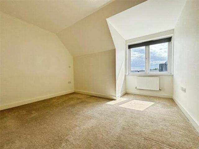 3 bedroom semi detached house for sale in Ruston Close, Reading, Berkshire, RG2