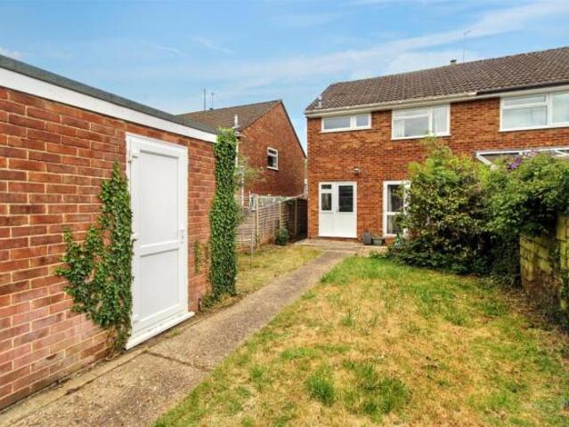 3 bedroom semi detached house for sale in Rutherford Walk, Tilehurst, Reading, RG31
