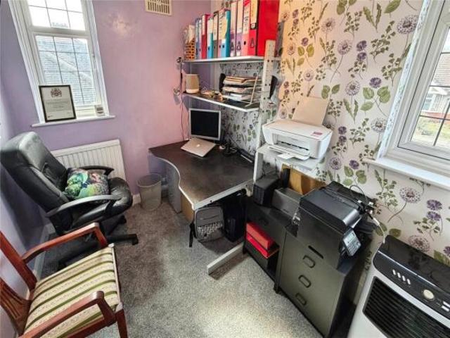 3 bedroom semi detached house for sale in Rydal Drive, Bexleyheath, DA7