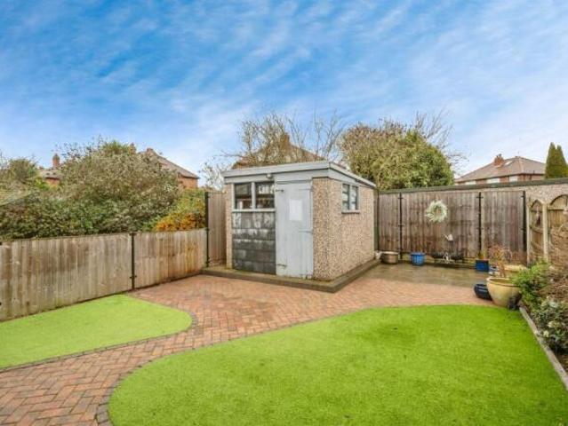 3 bedroom semi detached house for sale in Sandcliffe Road, Wheatley Hills, Doncaster, DN2