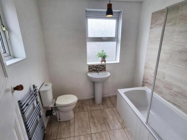 3 bedroom semi detached house for sale in Sandbeck Road, Doncaster, DN4