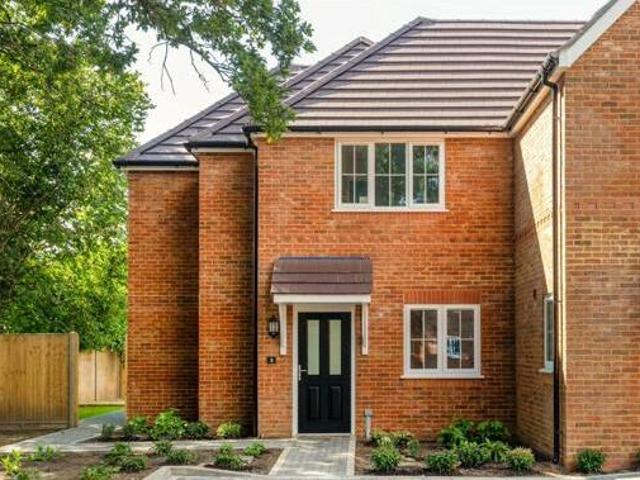 3 Bedroom Semi detached House For Sale In Sandhurst, Berkshire