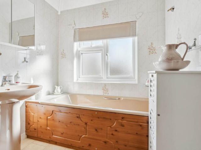 3 bedroom semi detached house for sale in Sandown Road, Watford, WD24