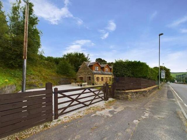 3 Bedroom Semi detached House For Sale In Saddleworth, Oldham