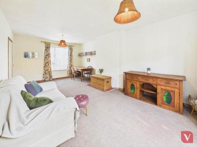 3 bedroom semi detached house for sale in Saltfield Crescent, Luton, LU4