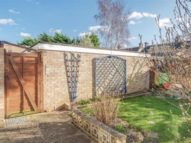 3 bedroom semi detached house for sale in Salcombe Close, Bedford, MK40