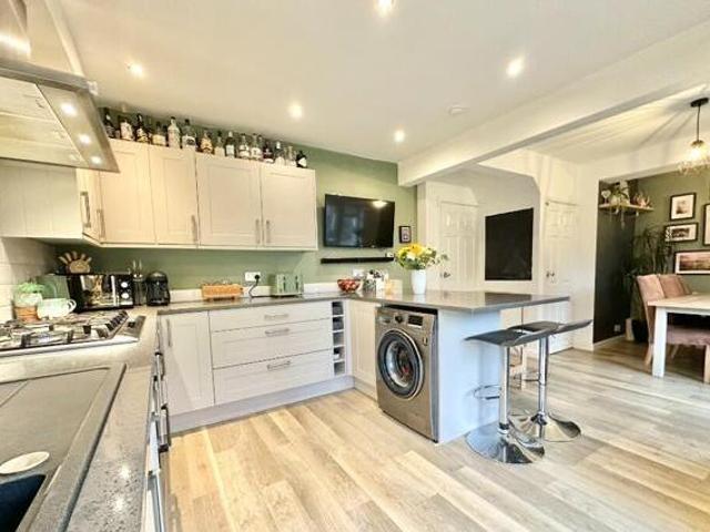 3 Bedroom Semi detached House For Sale In Sale, Cheshire,greater Manchester