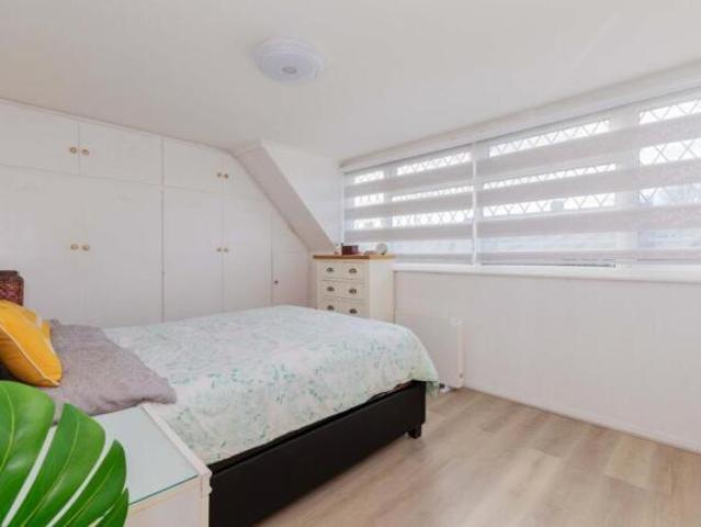 3 bedroom semi detached house for sale in Seacourt Road, Langley, SL3