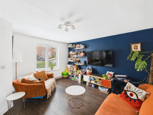 3 bedroom semi detached house for sale in Shaw Vale, Bursledon, SO31 8NQ, SO31