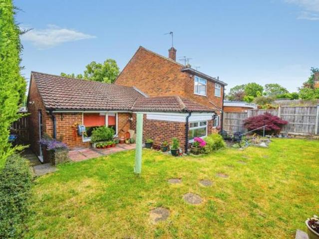 3 bedroom semi detached house for sale in Sheepcot Lane, Watford, WD25