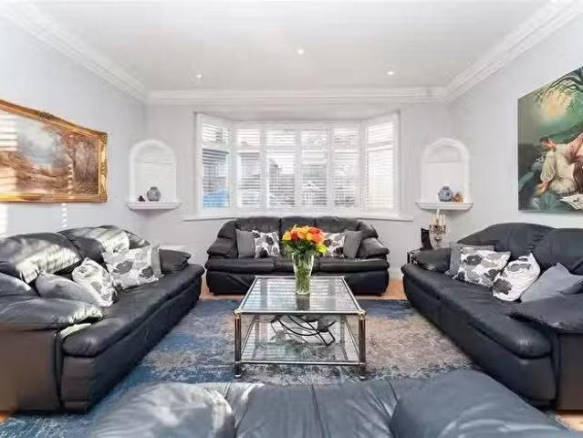 3 Bedroom Semi Detached House For Sale In Shelley Crescent, He.