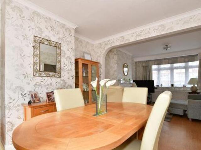 3 Bedroom Semi detached House For Sale In Shirley, Croydon
