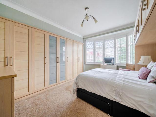 3 bedroom semi detached house for sale in Sidewood Road, London, SE9