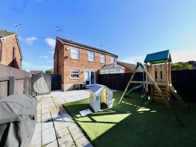 3 bedroom semi detached house for sale in Sittingbourne Close, Hull, HU8