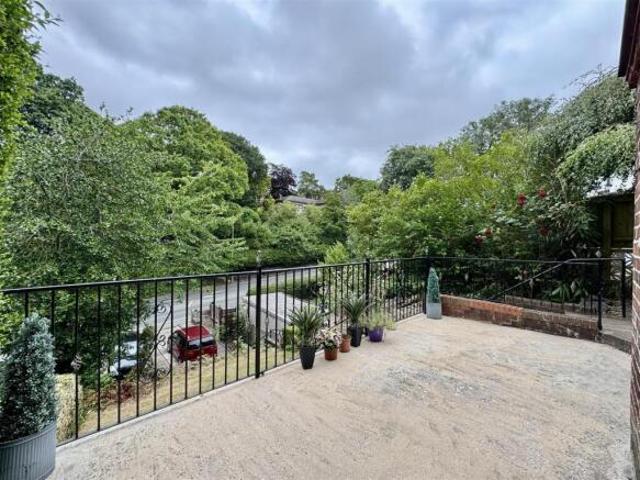 3 bedroom semi detached house for sale in Somerset Road, Almondbury, Huddersfield, HD5 8LP, HD5