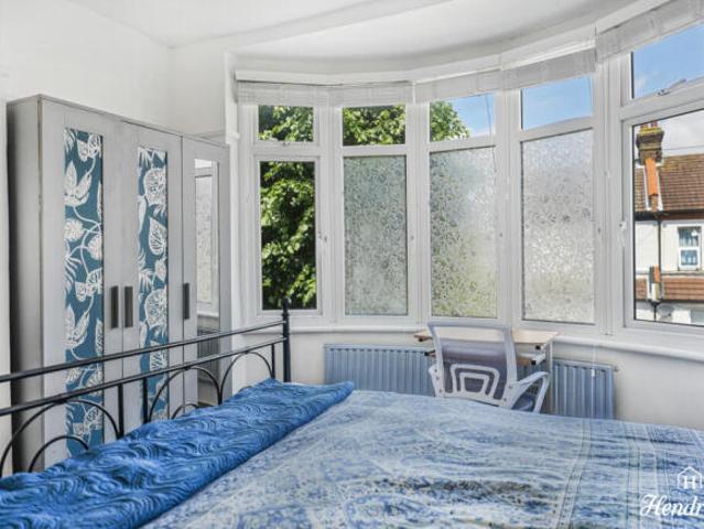 3 bedroom semi detached house for sale in South Avenue, Southend on sea, SS2 4, SS2