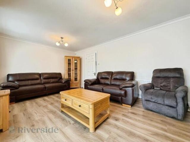 3 bedroom semi detached house for sale in South Bridge Road, Hull, HU9