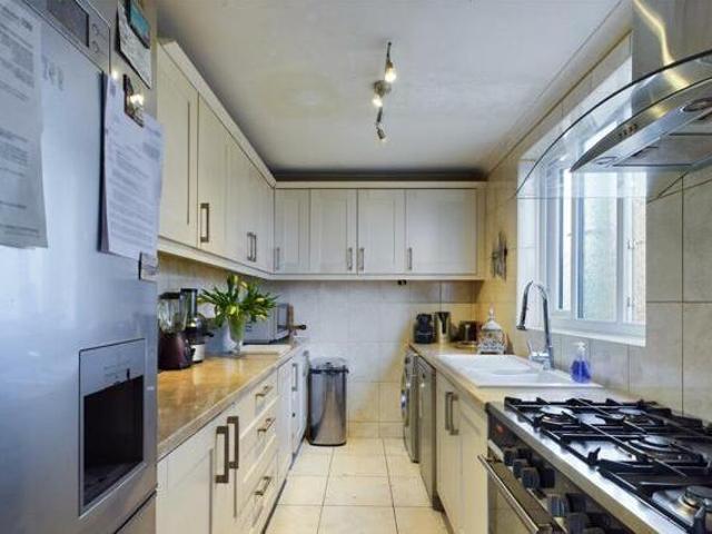 3 Bedroom Semi detached House For Sale In South Croydon, Surrey