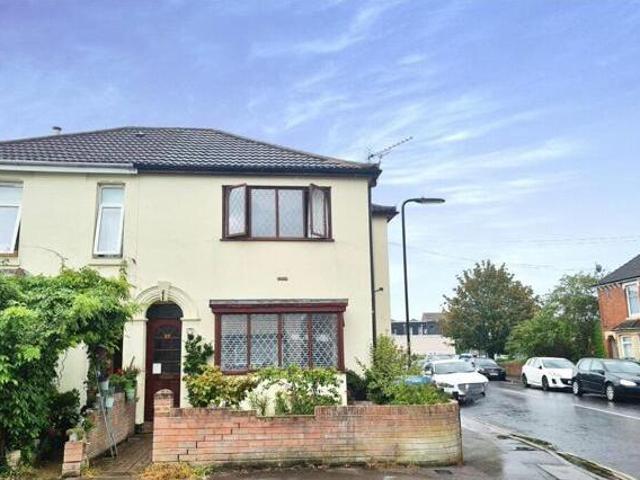 3 Bedroom Semi detached House For Sale In Southampton, Hampshire