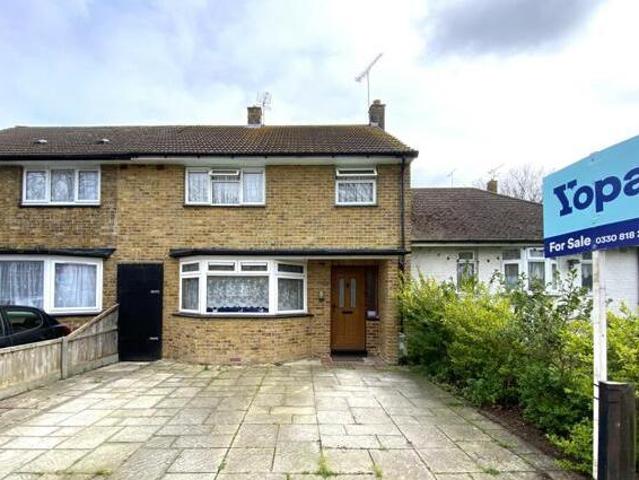 3 Bedroom Semi detached House For Sale In Southend on sea