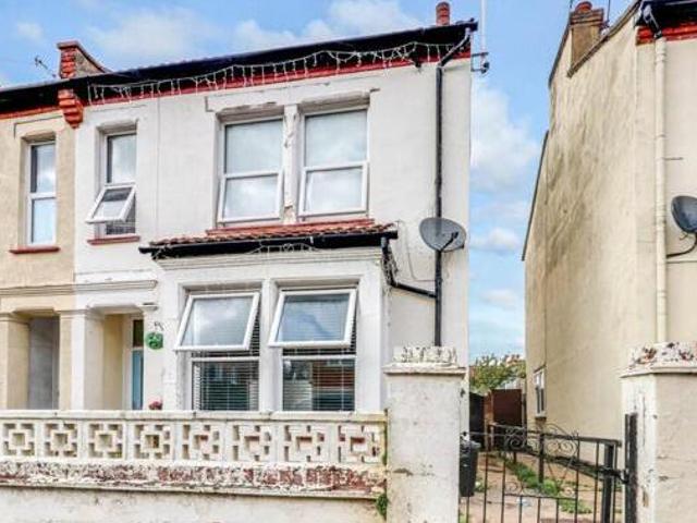 3 Bedroom Semi detached House For Sale In Southend on sea