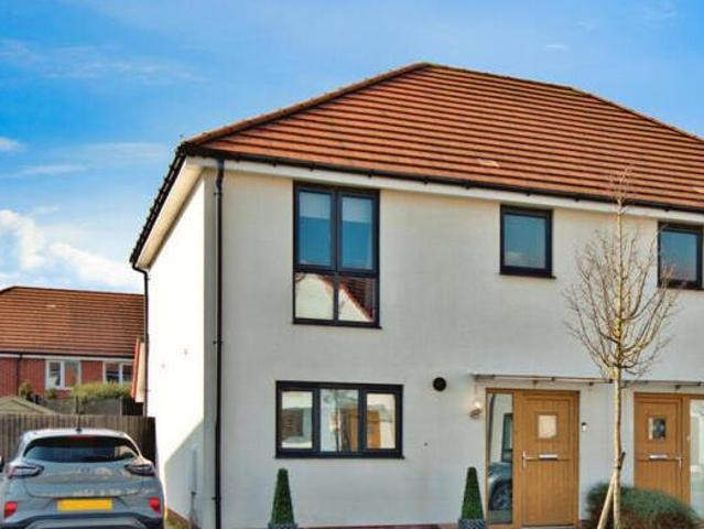 3 Bedroom Semi detached House For Sale In Southend on sea