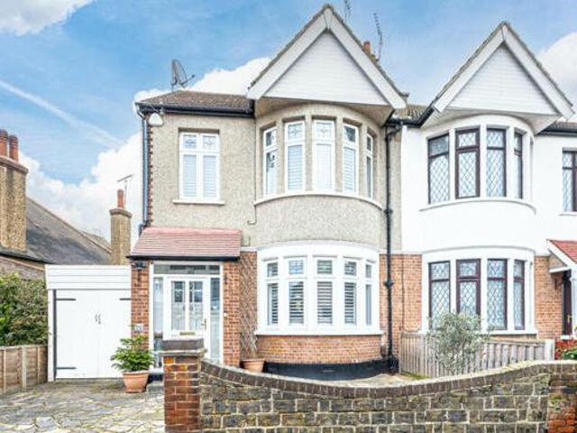 3 Bedroom Semi detached House For Sale In Southend on sea