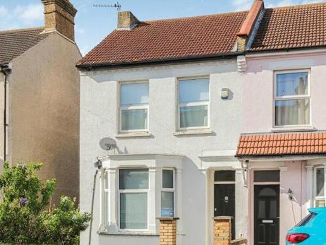 3 Bedroom Semi detached House For Sale In Southend on sea