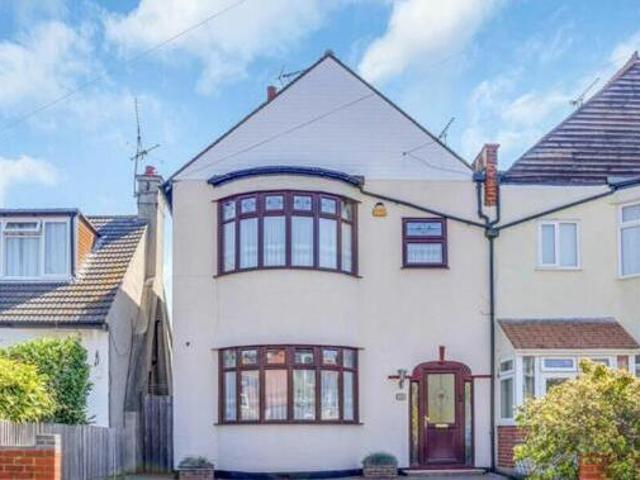 3 Bedroom Semi detached House For Sale In Southend on sea