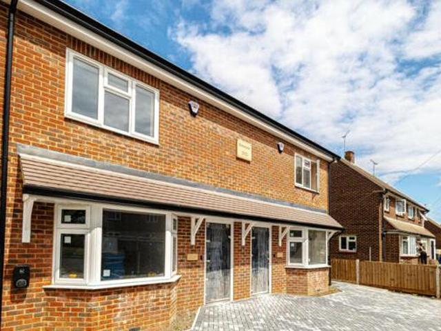 3 Bedroom Semi detached House For Sale In Southend on sea