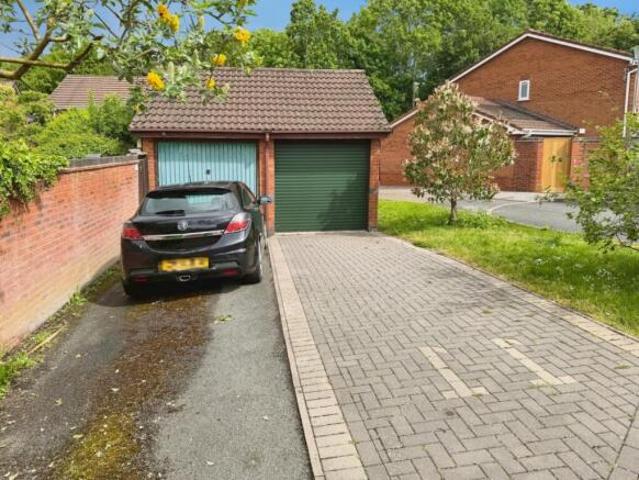 3 bedroom semi detached house for sale in Slade Avenue, Lyppard Hanford, Worcester, WR4
