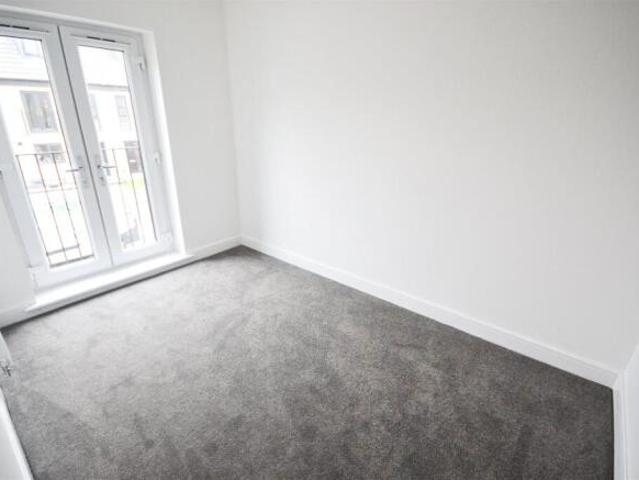 3 bedroom semi detached house for sale in Smithy Close, Lindley, HD3