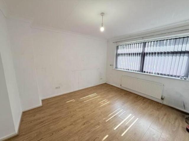 3 bedroom semi detached house for sale in Spinney View, Spinney Woods, L33